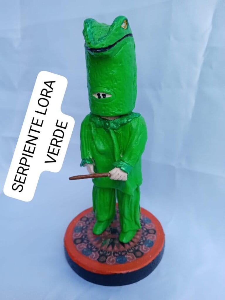 Serpiente Lora Verde Mascarada tradicional costarricense (Cabezones ...